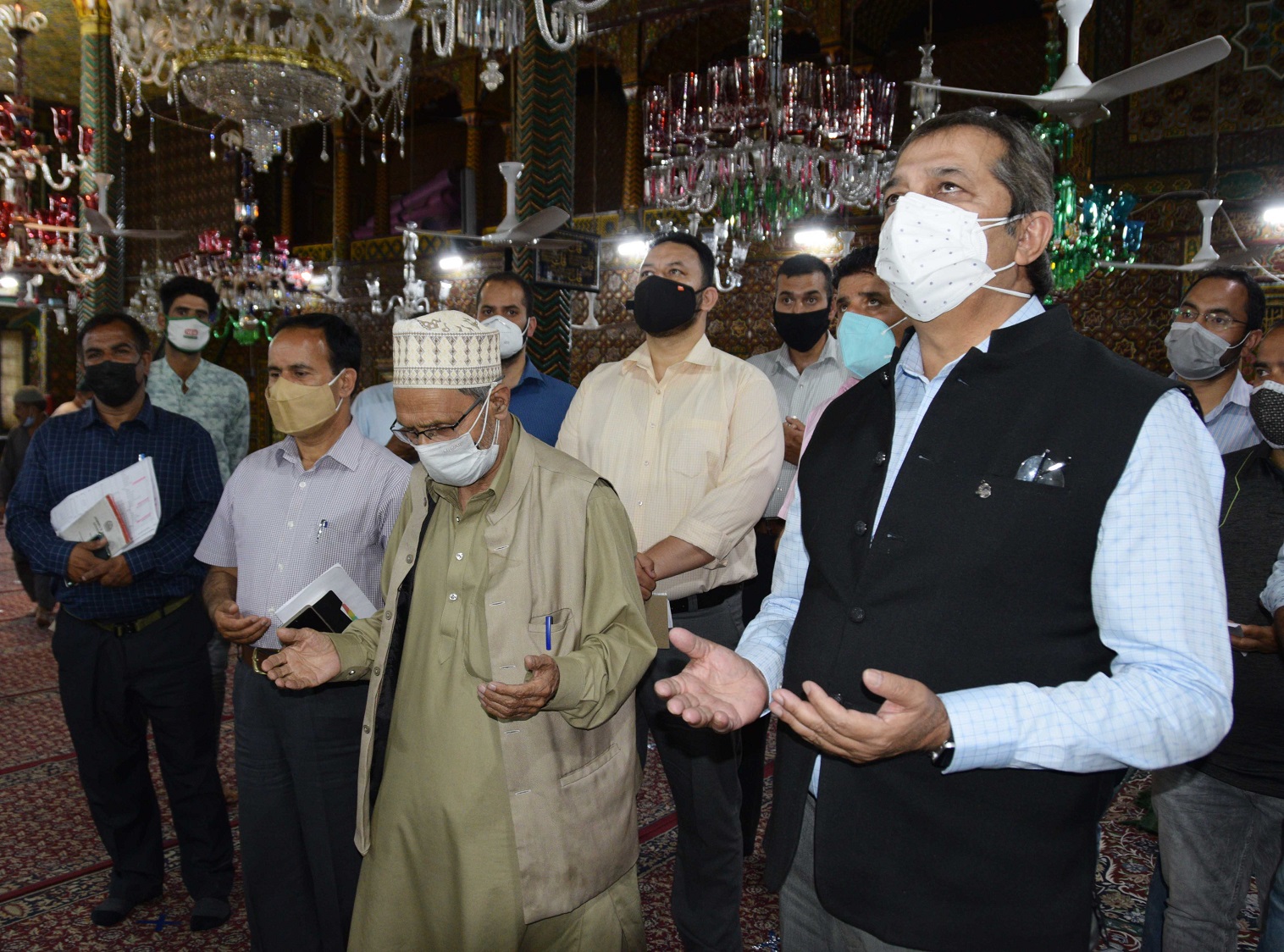 Baseer Khan visits city shrines to inspect works undertaken by tourism ...