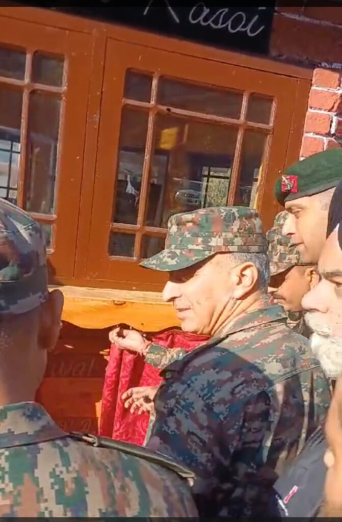 15 Corps Commander visits Teetwal, inaugurates Vegetarian eatery – The ...